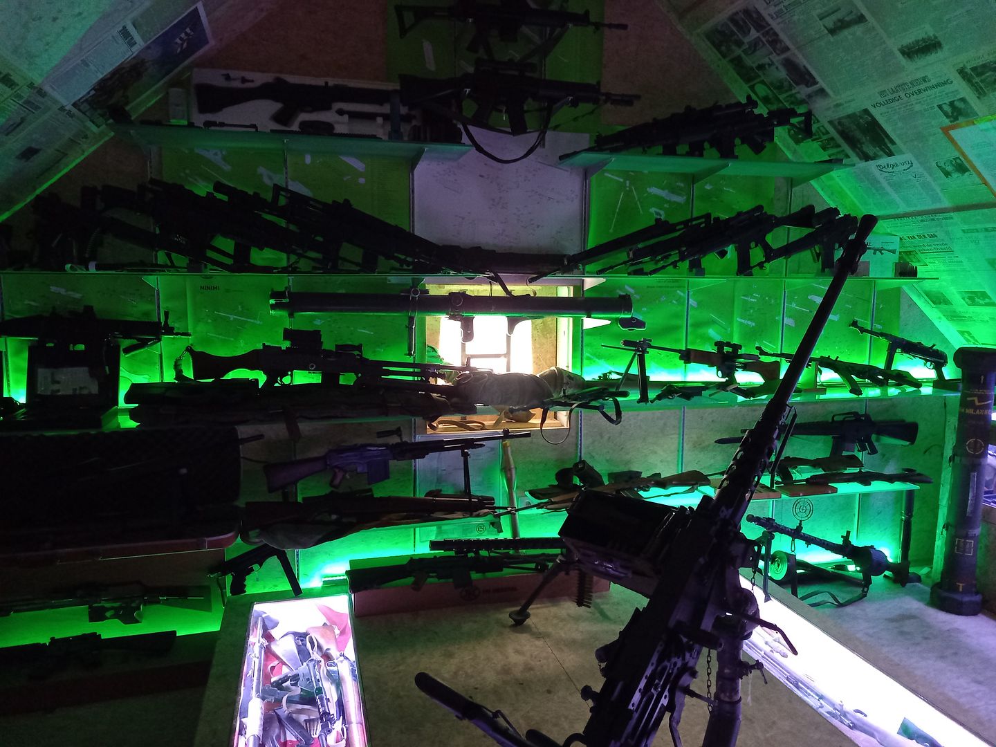 Looking for 100% original (FN) Weapon pics & data? Check out Paco's ...