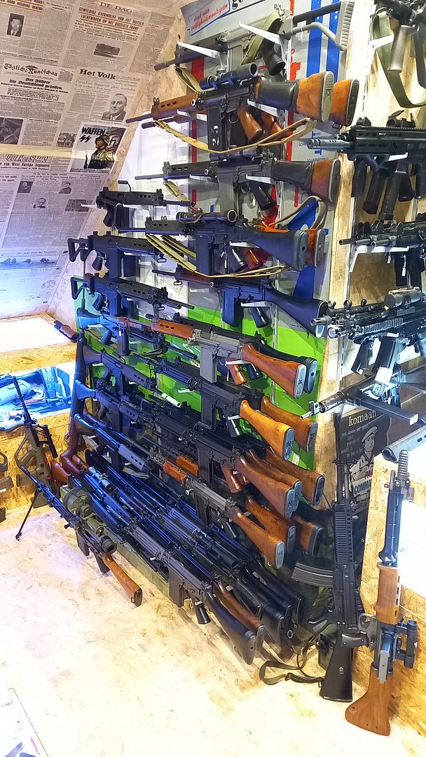 The FN FAL with sandcuts from the MECAR reference collection. | The FAL ...