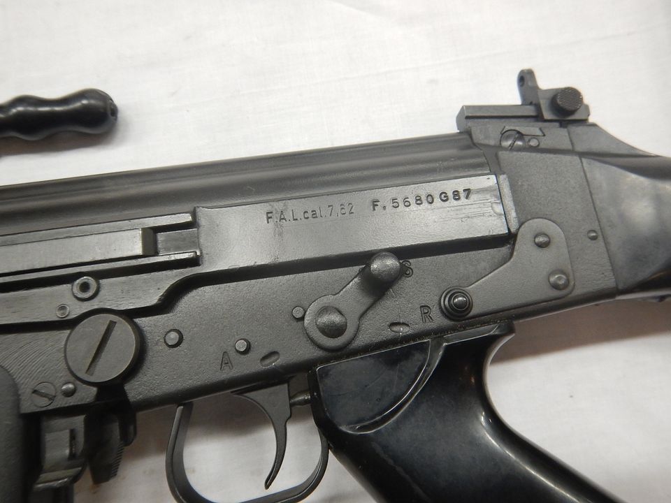 This is how the real 1954 Gendarmerie FN FAL stampings look like ...