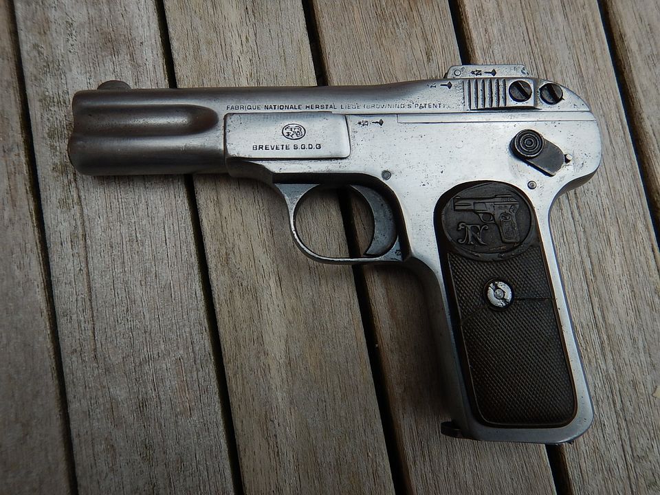 Pistolet FN 1899