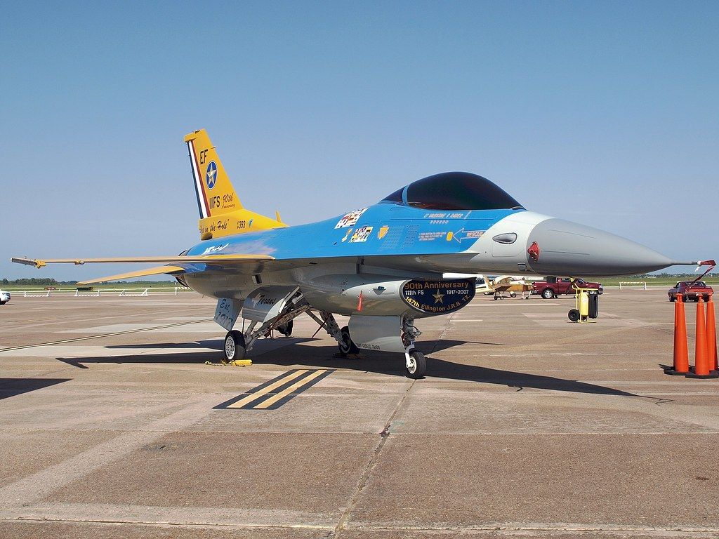 The other Tim's Hasegawa 1/48 F-16C - giving a Viper a splash of colour ...