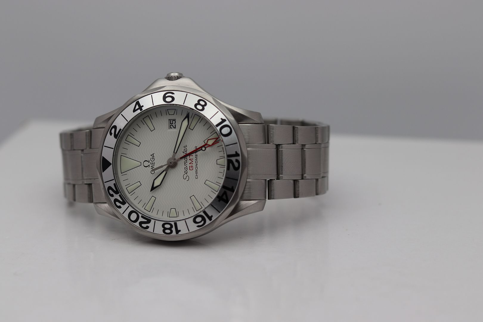 SOLD Omega Seamaster Pro "The Great White" 300M GMT 2538.20 Wave Dial ...