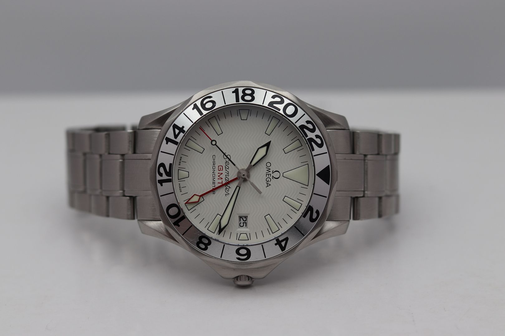 SOLD Omega Seamaster Pro "The Great White" 300M GMT 2538.20 Wave Dial ...