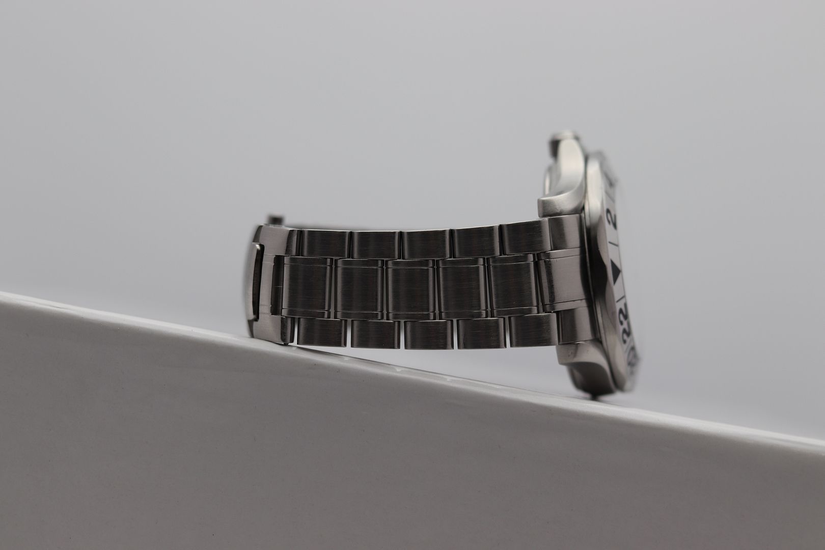 SOLD Omega Seamaster Pro "The Great White" 300M GMT 2538.20 Wave Dial ...