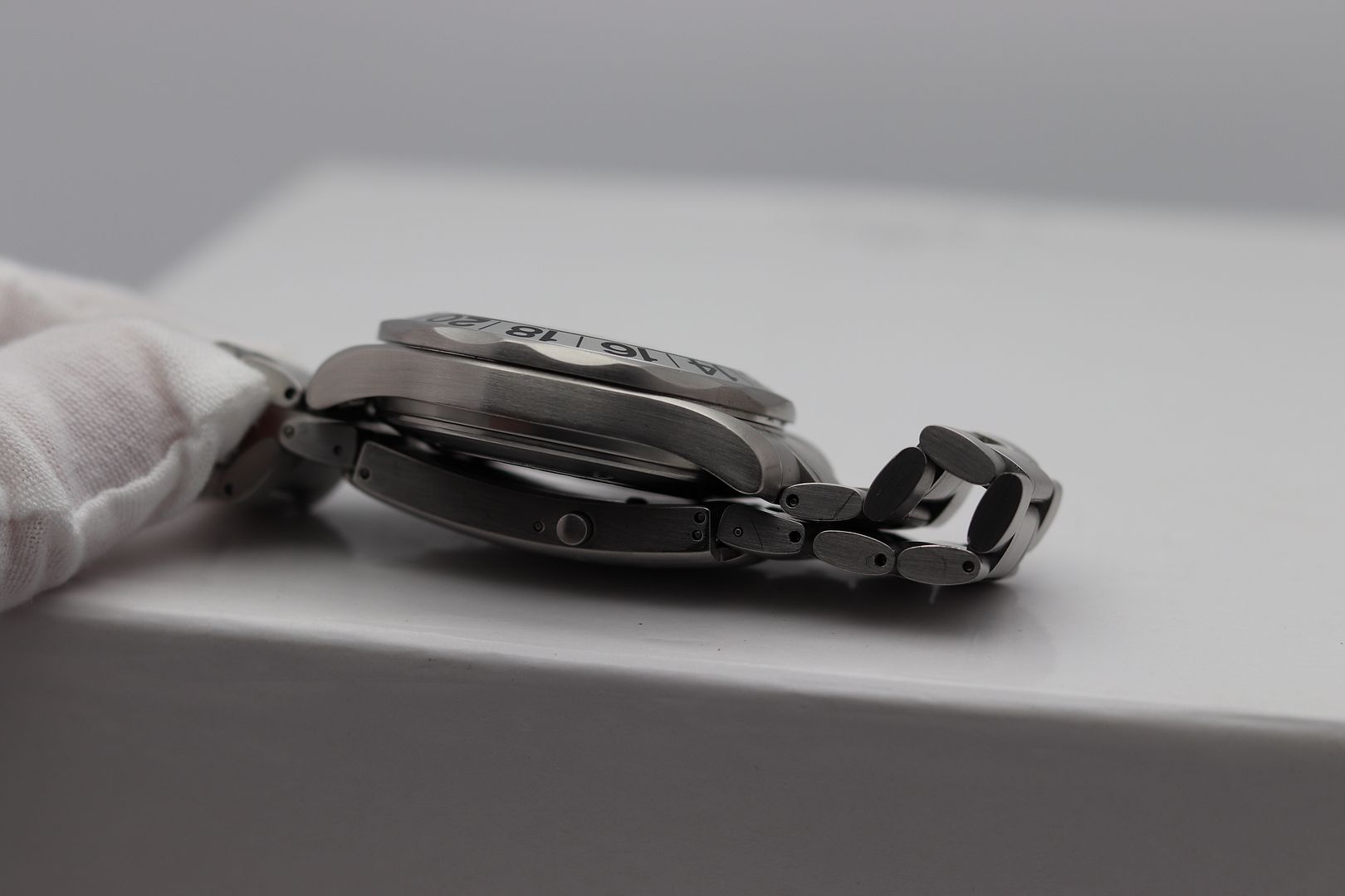 SOLD Omega Seamaster Pro "The Great White" 300M GMT 2538.20 Wave Dial ...