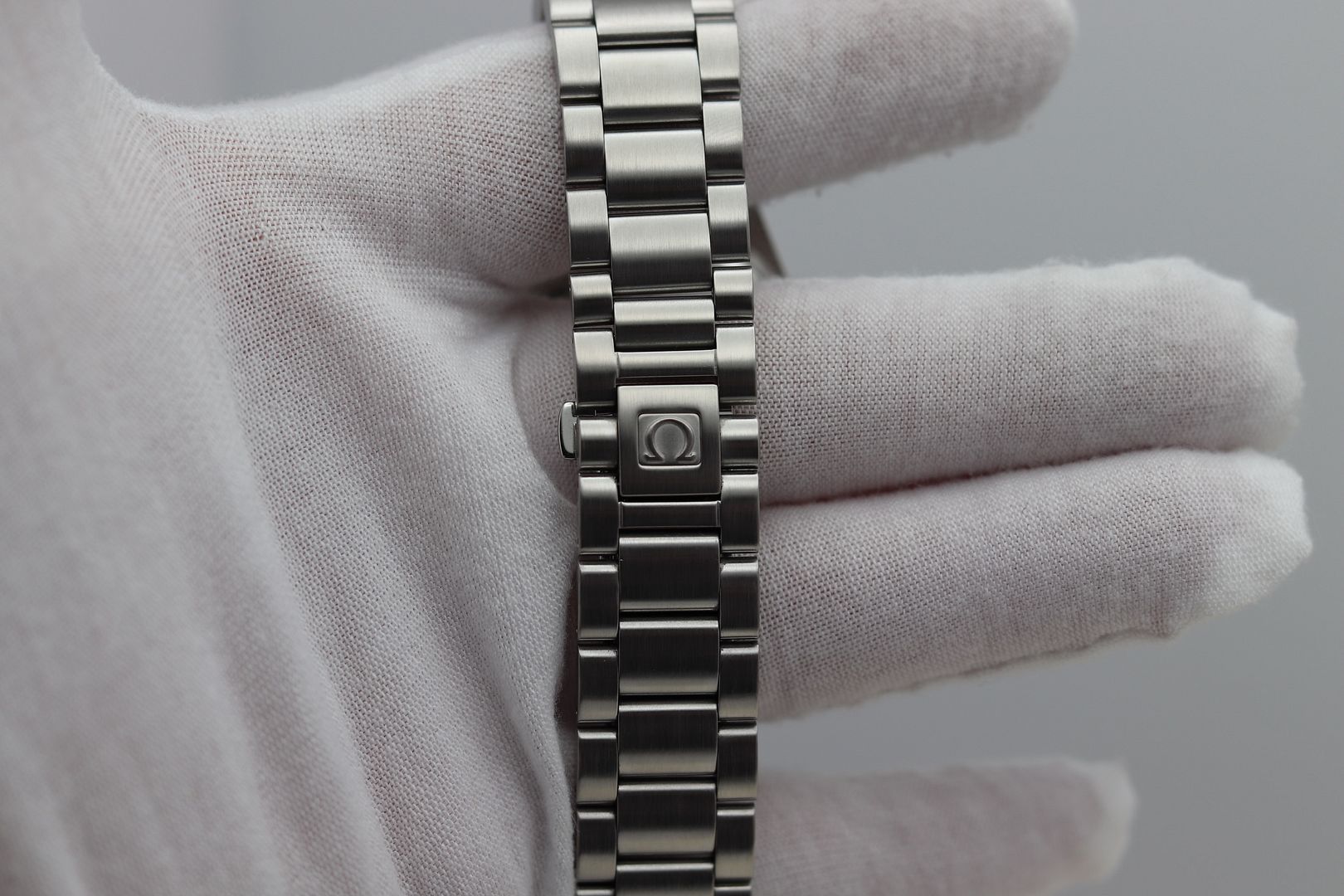 SOLD Minty! Full Length! Omega Seamaster Aqua Terra 20mm Oyster ...