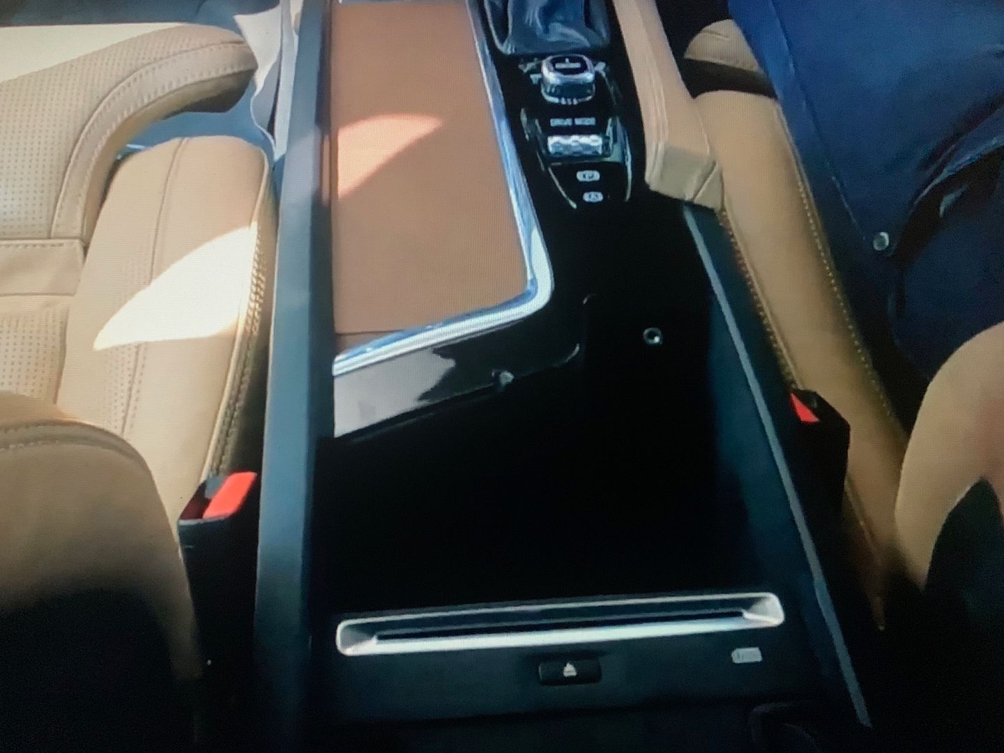CD player available for XC90 equipped with Bowers & Wilkins ...