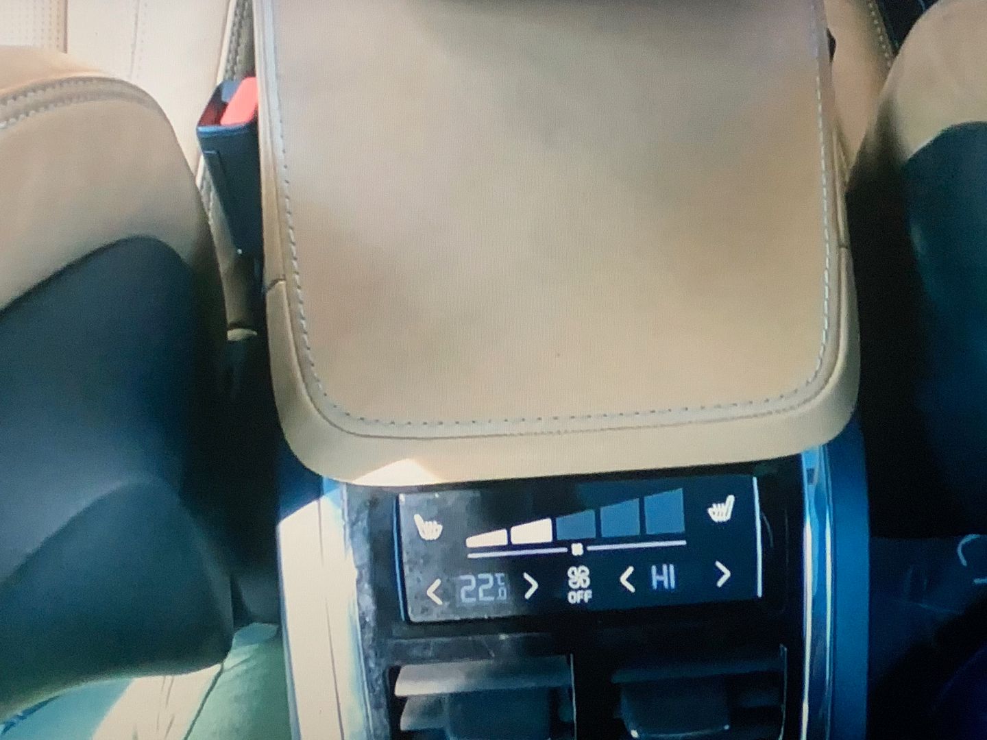 CD player available for XC90 equipped with Bowers & Wilkins ...
