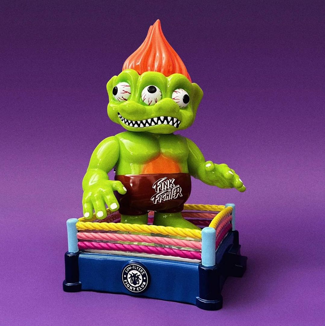 Finknik Troll Fighter DX and playset fight ring display from Slingshot ...