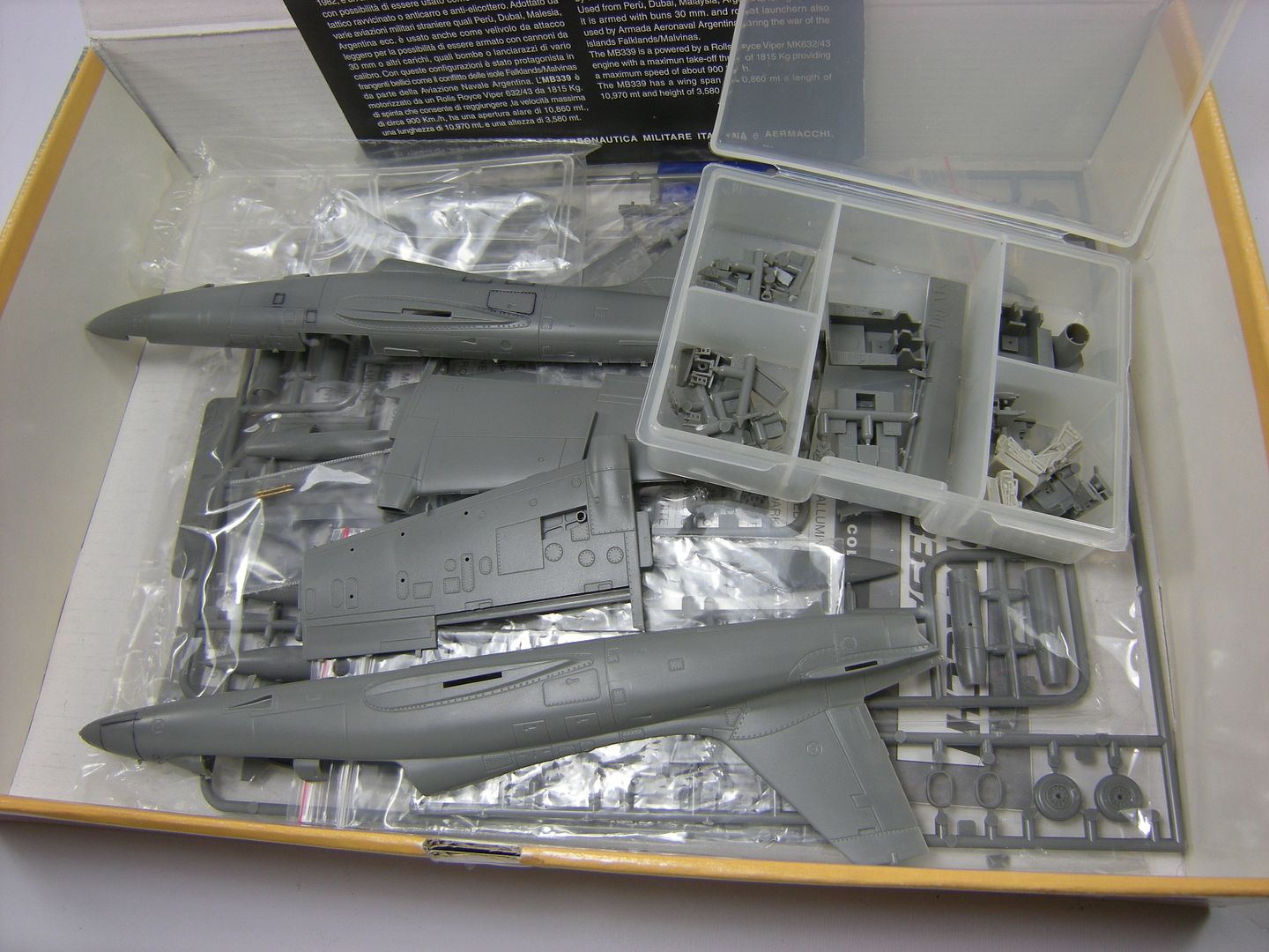 One from the other side - 1/48 FREMS CANA Macchi 339 - Falklands War ...