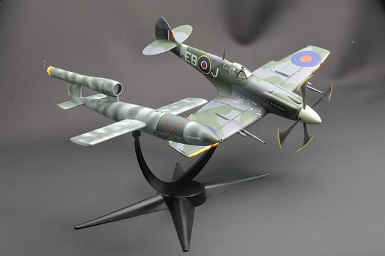 Spitfire MkXII and V1 Flying Bomb 48th scale Special Hobby - HyperScale ...