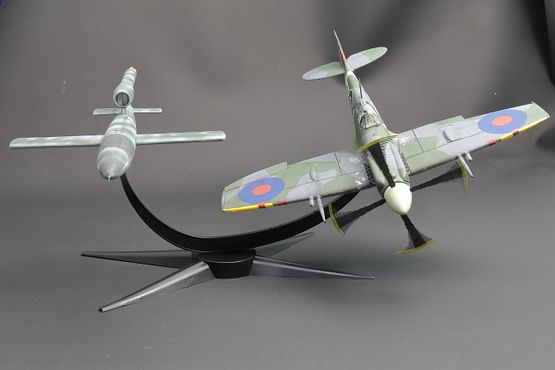 Spitfire MkXII and V1 Flying Bomb 48th scale Special Hobby - HyperScale ...