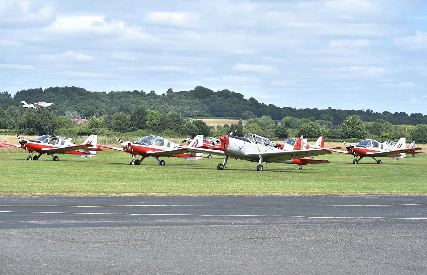 Chipmunk & Bulldog Fly-in Halfpenny Green 29 June - UK Airshow Review ...