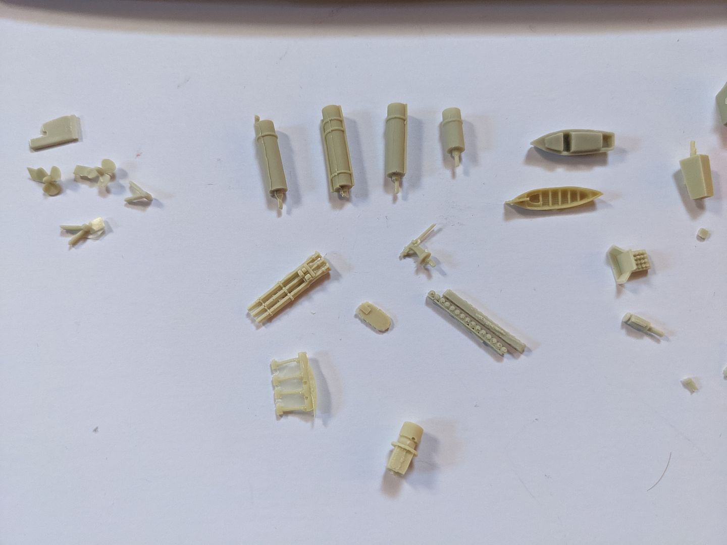 Does anyone make an Injected plastic 4 stack Destroyer class model in 1 ...