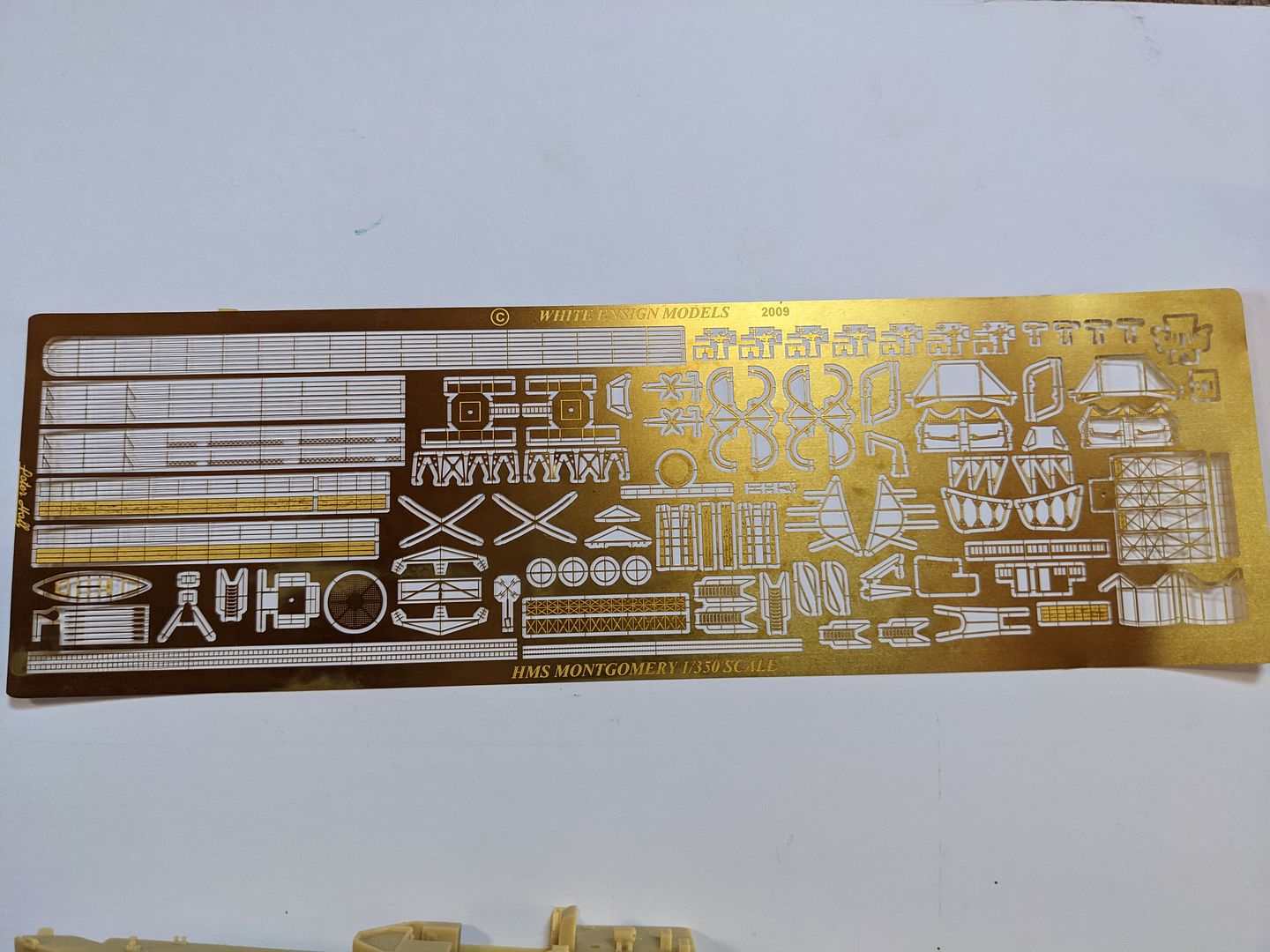 Does anyone make an Injected plastic 4 stack Destroyer class model in 1 ...