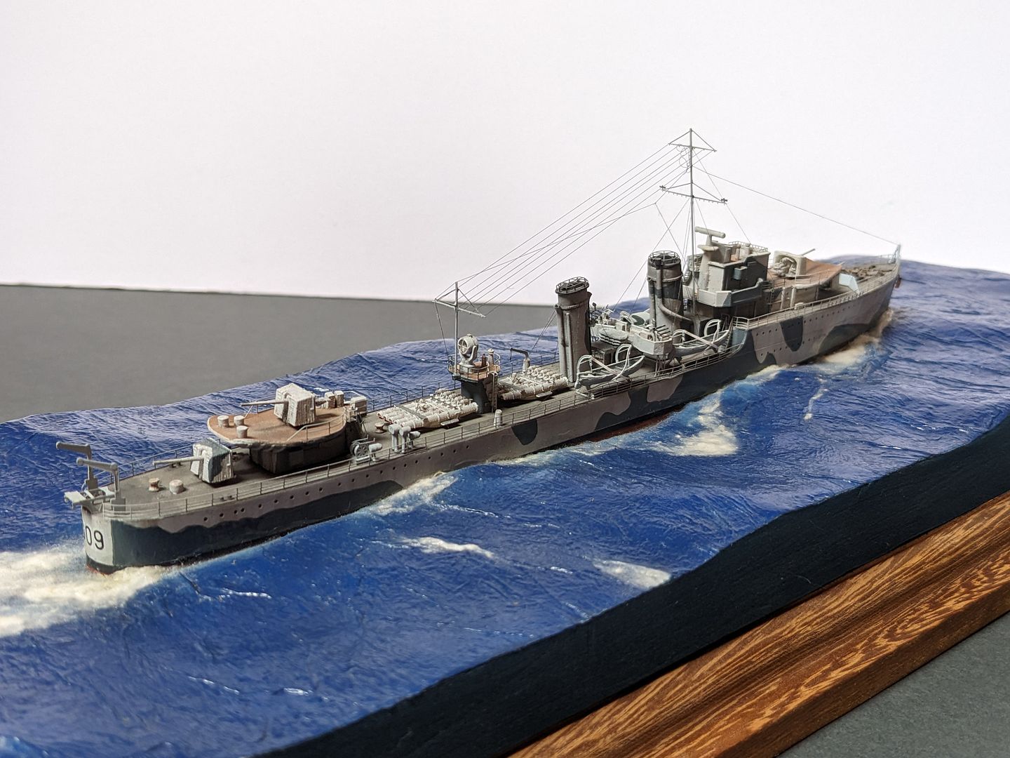 H.M.S. Badsworth. 'Hunt' Class Destroyer (Type 2) by Atlantic Models 1/ ...
